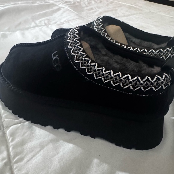 UGG | Shoes | Ugg Womens Black And White Slippers | Poshmark
